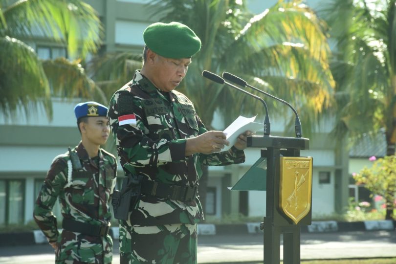 Kasdam XIII/Merdeka Pimpin Upacara Bendera 17-an Kasdam XIII/Merdeka Pimpin Upacara Bendera 17-an